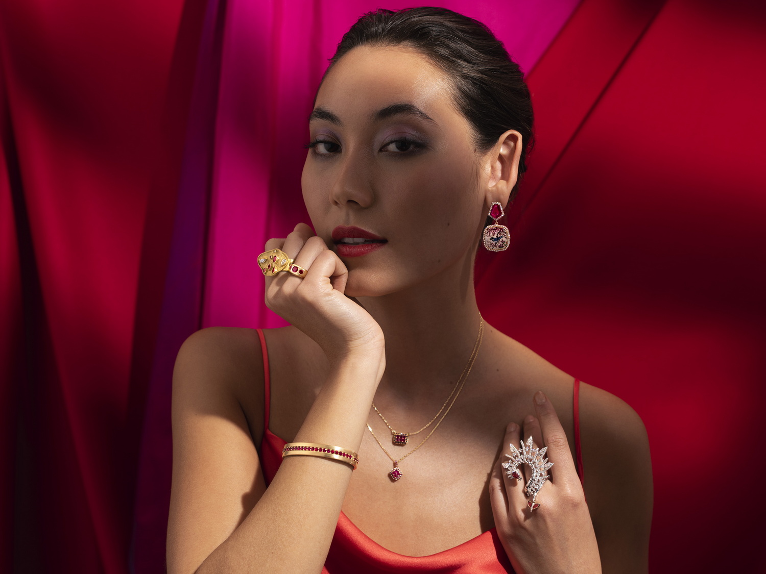 مجوهرات خلابة من Gemfields: احتفال راقٍ بشهر الياقوت بأسلوب باهر - مجلة هي